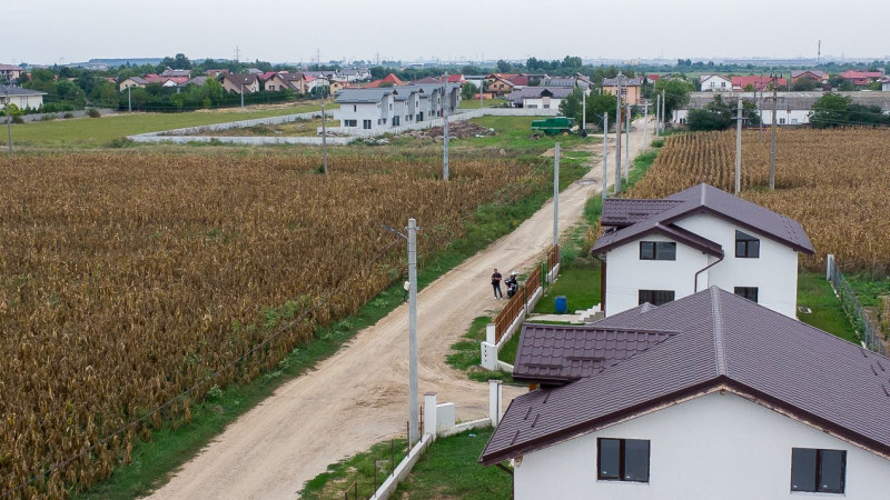 Teren intravilan Ilfov Ciorogarla, 1km dupa manastirea Samurcasesti ...